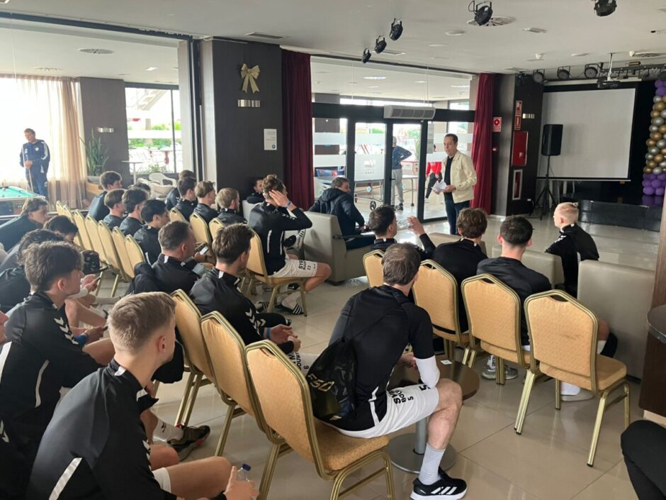 Dag 3 in Torremolinos: oefenduel met ADO'20 - Voetbalvereniging Gemert